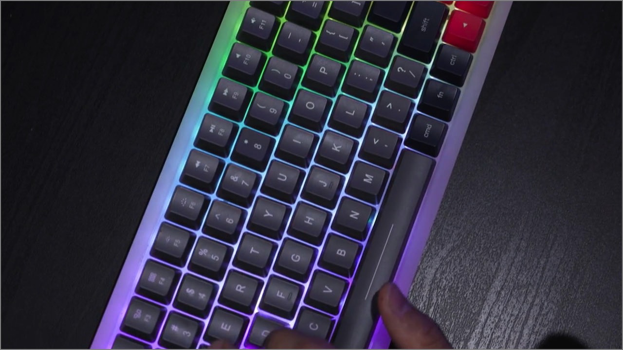 RGBライトの発光ギミックにこだわり抜いた高級メカニカルキーボード「Marsback」 | AppBank