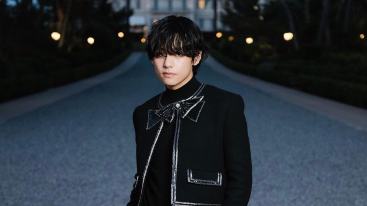 BTSのV、銀髪からブラウンに髪色を変えて出国!!「どんな髪型でも貴公子」と絶賛の声 | AppBank