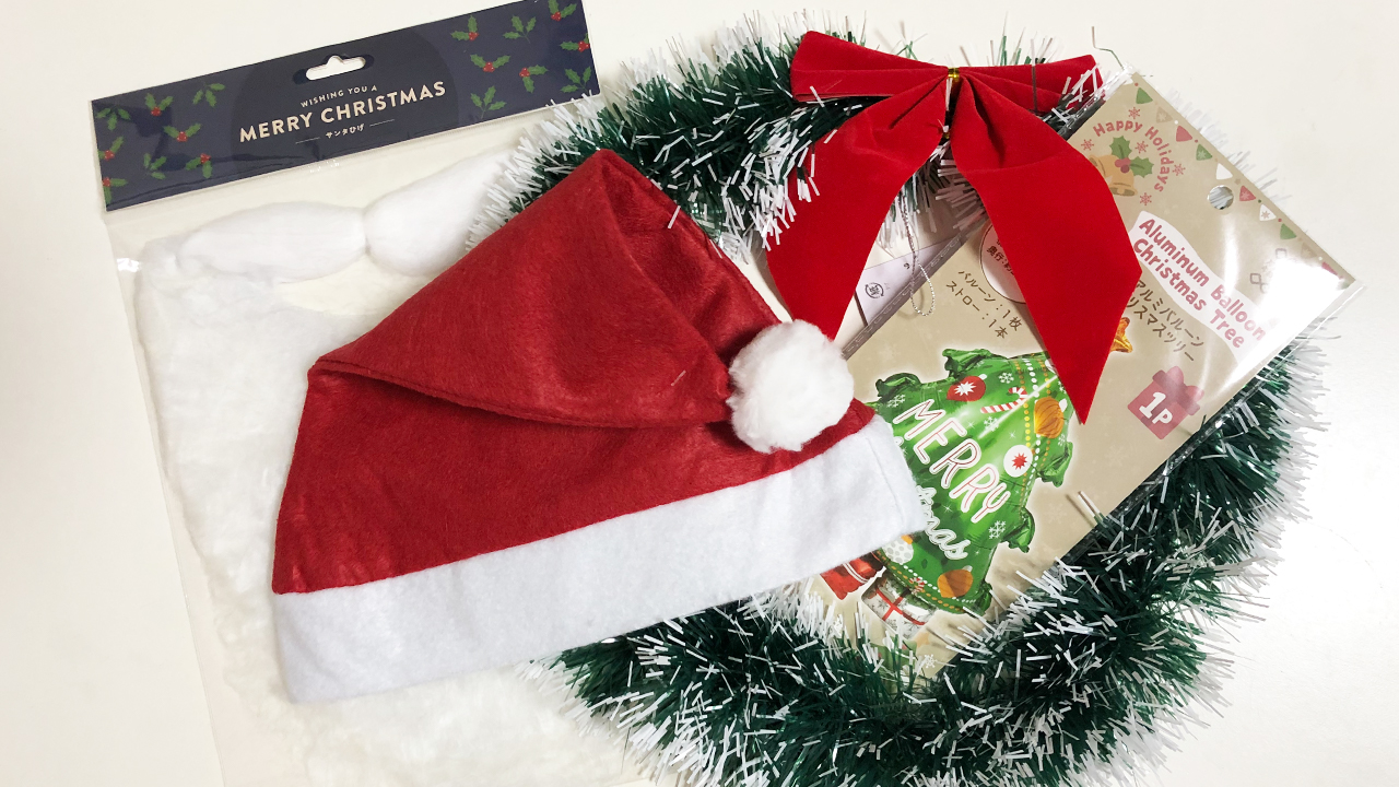 【100均】帽子＋ヒゲのサンタコスプレが220円で一気に揃う♪ Can☆Doの2023年おすすめクリスマスグッズ4選!! | AppBank