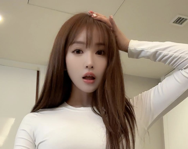 三上悠亜、ヘソ出しコーディネートを披露! ｢セクシー」｢ヘソまで愛してる｣とファン大絶賛 | AppBank