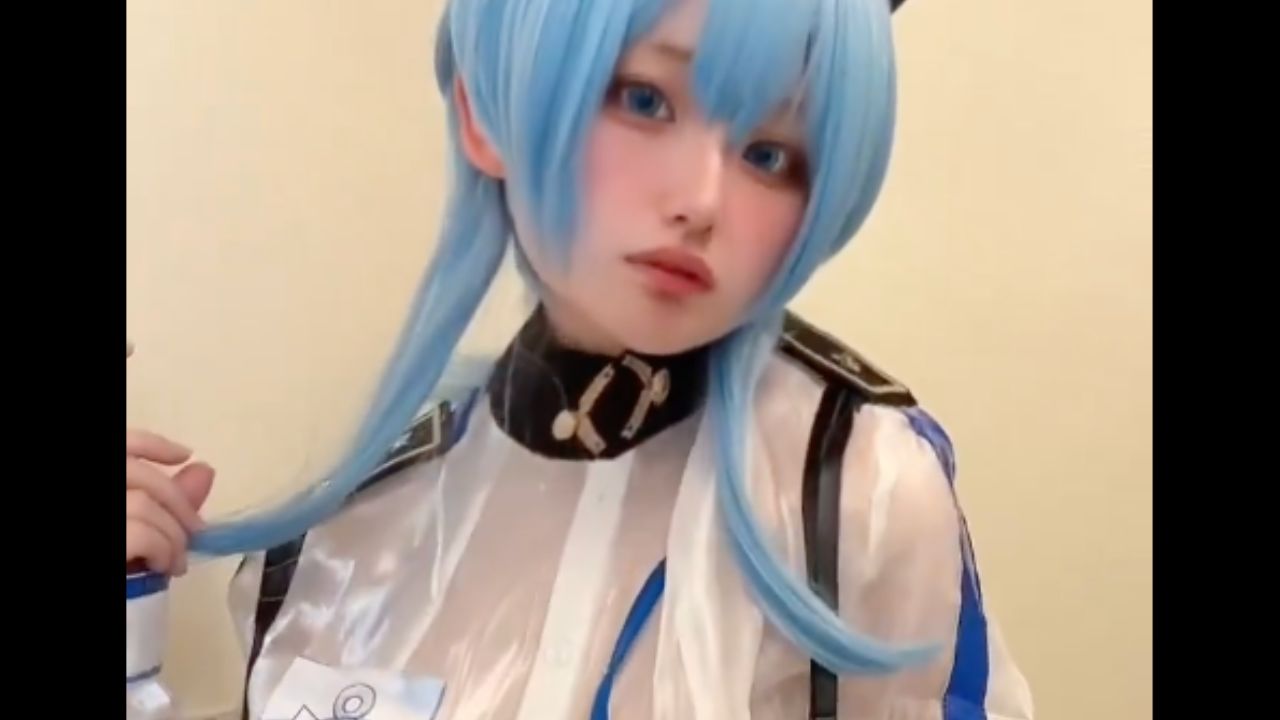 透け感がセクシー！ 天然水、濡れた衣装で『勝利の女神：NIKKE』ヘルムのコスプレを披露 | AppBank