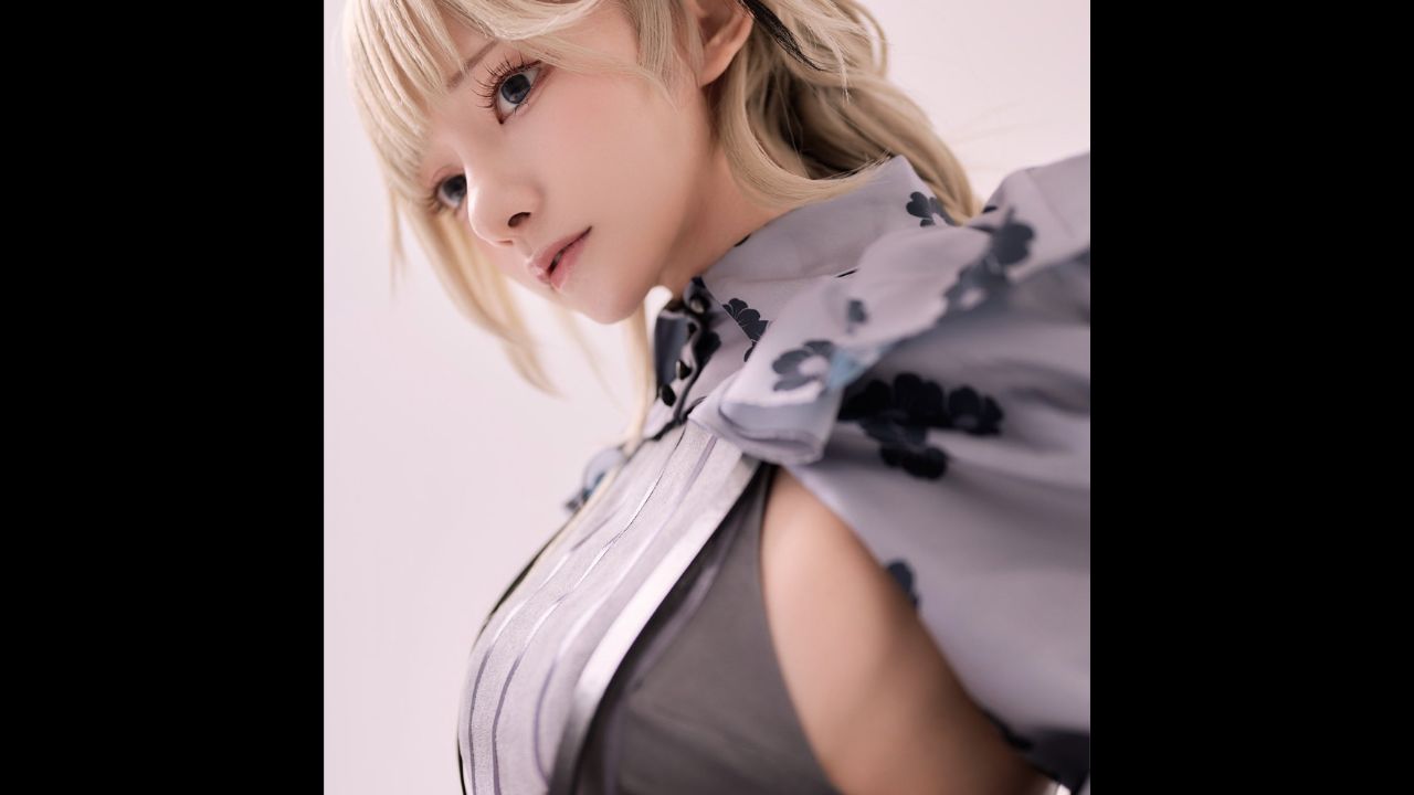 上品なセクシーさ！ 尊みを感じて桜井、VTuber英リサのコスプレ写真を公開 | AppBank