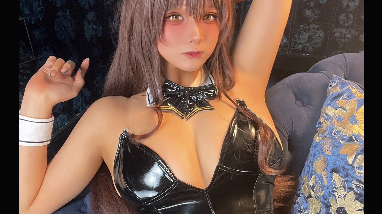 魅惑のエナメルボディライン！ 純米あやの、『勝利の女神：NIKKE』ノワールのセクシーコスプレを披露 | AppBank