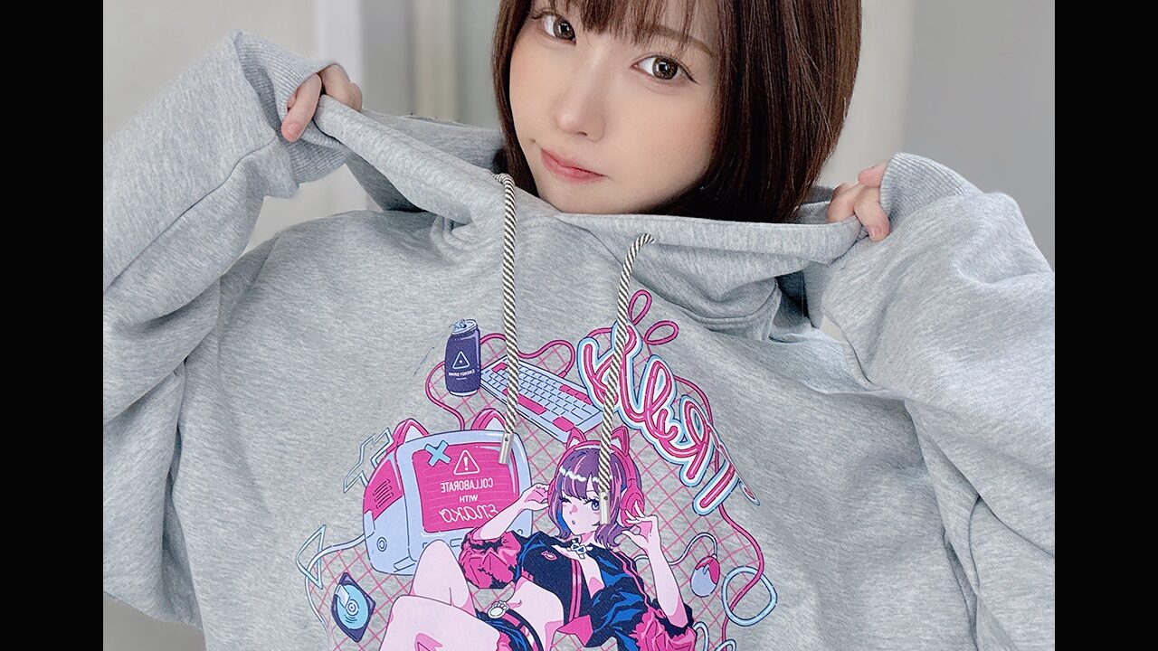 ファンとお揃いにしちゃお♡ えなこ、コラボアパレルのグレーパーカー姿が可愛すぎると話題！ | AppBank