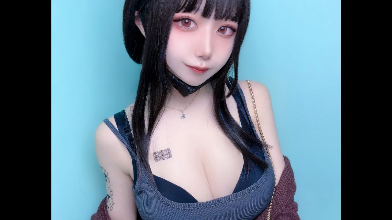 清楚系セクシー！ ぽちょ、『勝利の女神：NIKKE』D:キラーワイフのコスプレを披露 | AppBank