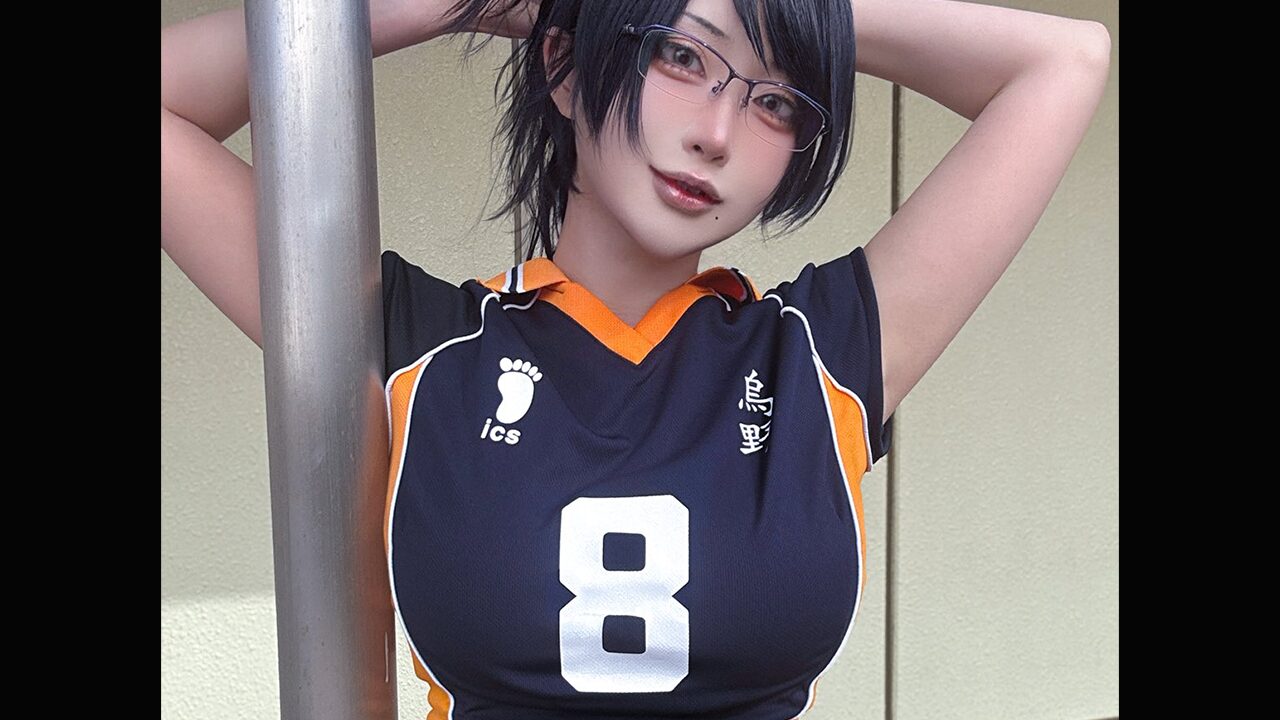 メガネ美人の女子マネ！ カモミール、『ハイキュー!!』清水潔子のバレーコートでのコスプレを披露 | AppBank