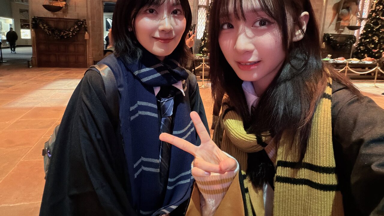 魔法界へようこそ！ 伊織もえ、檜山沙耶とハリポタツアーのクリスマス限定飾りを満喫 | AppBank