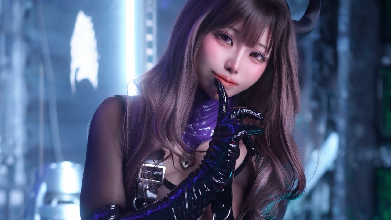 艶やかな小悪魔の魅力！ さや、パープル×ブラックのデビルコスプレを披露 | AppBank